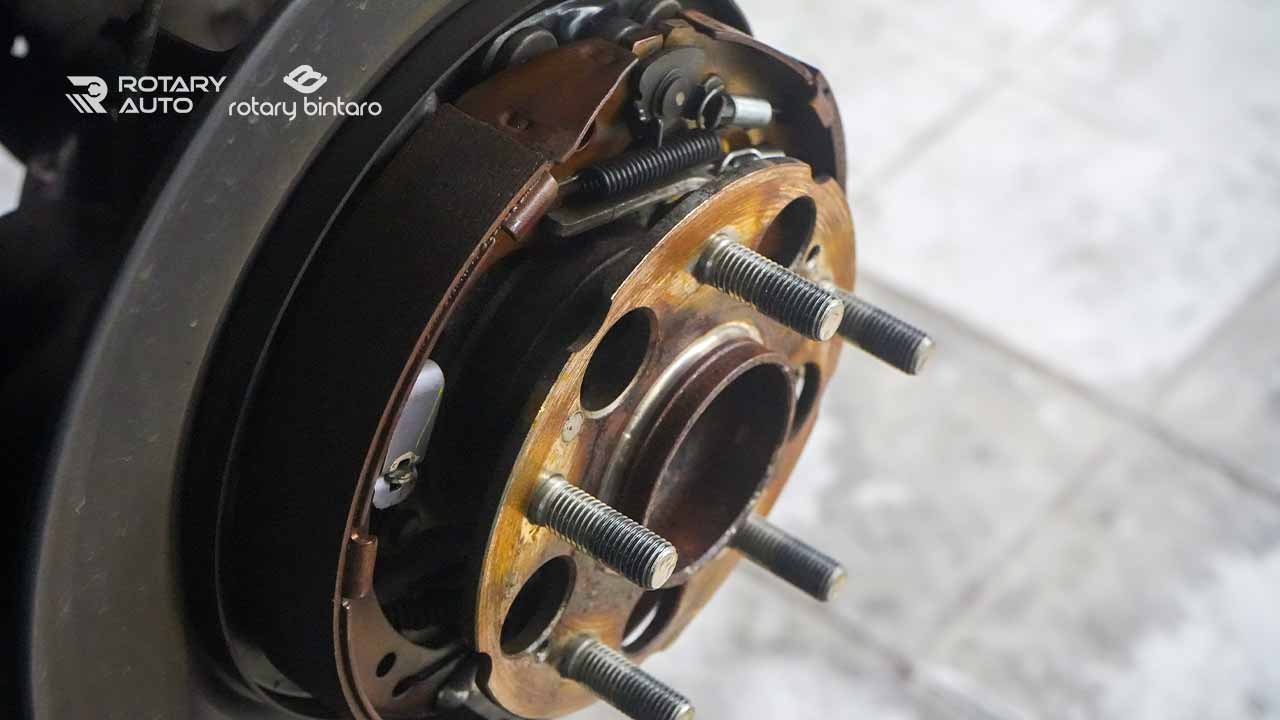 Komponen Rem Tromol Mobil: Fungsi, Perawatan, dan Perbaikan - Rotary Auto