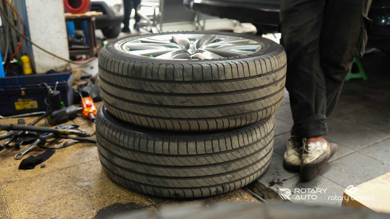 Inilah Bahaya Menggunakan Ban Mobil Botak yang Sering Diabaikan ...