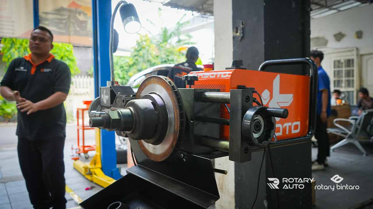 Rahasia Rem Mobil Tetap Pakem: Bubut Disc Brake Mobil Solusinya ...